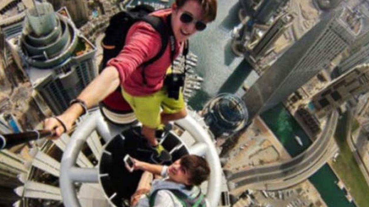The 11 most dangerous selfies in the world