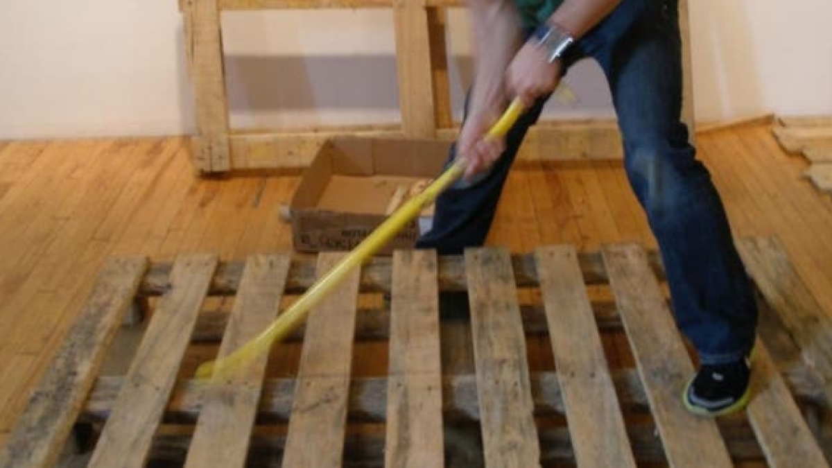 This dirty pallet doesn’t look like much, but when you see this, you’ll ...